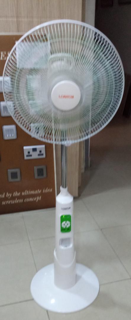 Lontor 16" Rechargeable Standing Fan With Remote Control And USB ...